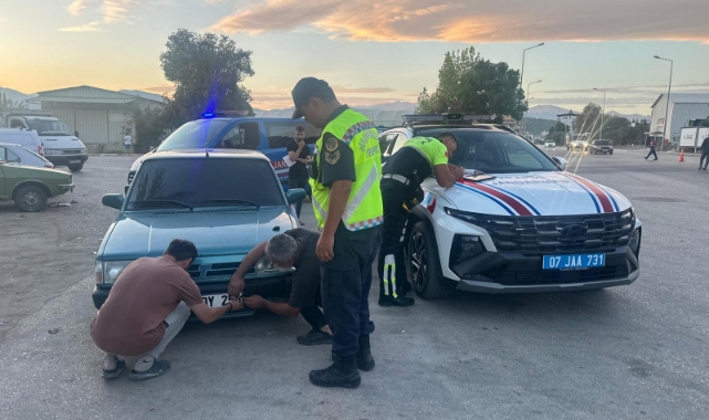 Tamir İçin Gelen Aracın Plakasını Değiştirip, Drift Attı - YURTTAN ... Tamir İçin Gelen Aracın Plakasını Değiştirip, Drift Attı - YURTTAN ...